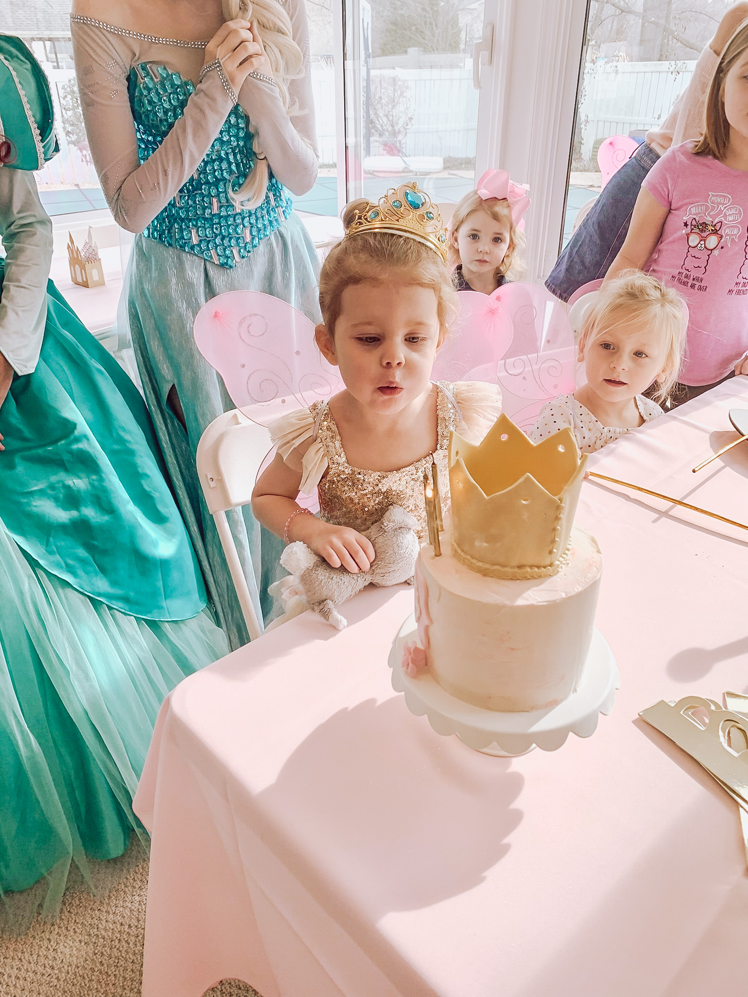 How to Throw a Princess Birthday Party - Mal and Jess